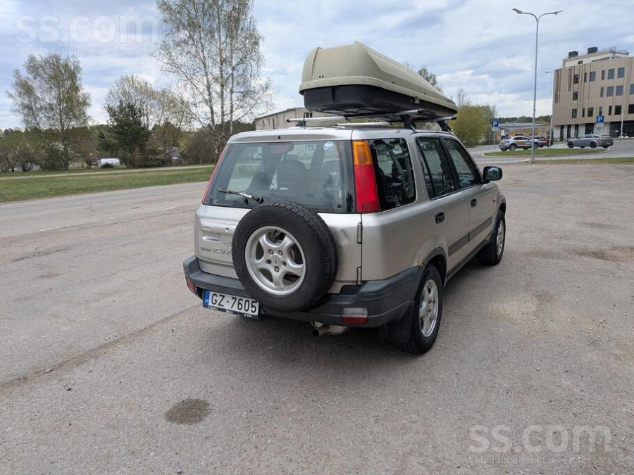 Honda CR-V 1999 in Riga, with an engine capacity of 2.00 L and mileage of 290 thousand km for 1500 €, photo 5 on AUTOMOTO.COM.LV