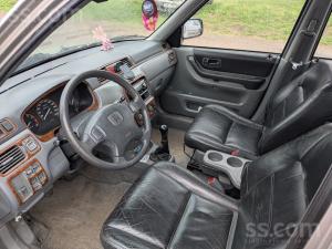 Honda CR-V 1999 in Riga, with an engine capacity of 2.00 L and mileage of 290 thousand km for 1500 €, photo 6 on AUTOMOTO.COM.LV