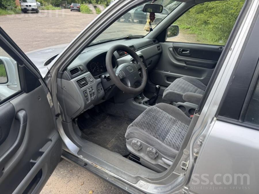 Honda CR-V 2001 Daugavpils, ar dzinēja tilpumu 2.00 L un nobraukumu 279 tūkst. km par 730 €, foto 7 vietnē AUTOMOTO.COM.LV
