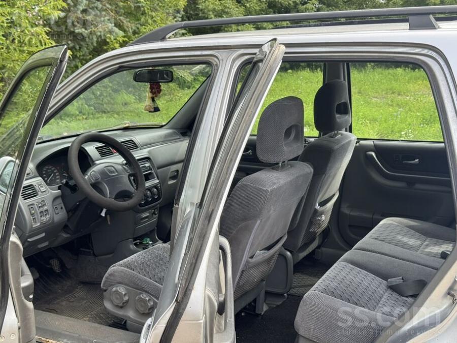 Honda CR-V 2001 Daugavpils, ar dzinēja tilpumu 2.00 L un nobraukumu 279 tūkst. km par 730 €, foto 8 vietnē AUTOMOTO.COM.LV