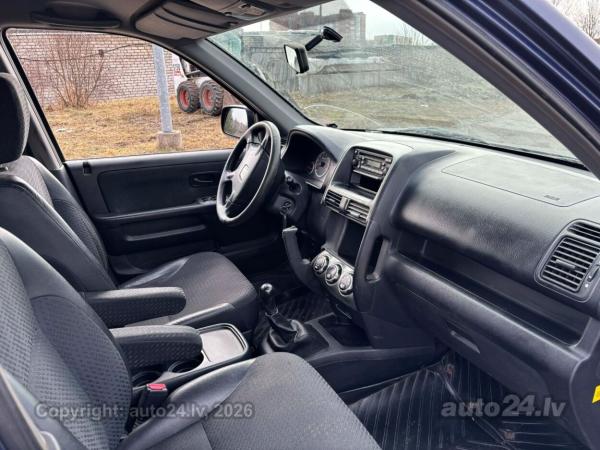 Honda CR-V 2002 in Narva, with an engine capacity of 2.00 L and mileage of 195 thousand km for 999 €, photo 3 on AUTOMOTO.COM.LV