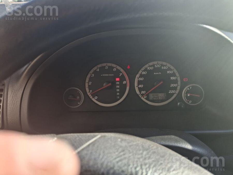 Honda CR-V 2002 Rīga, ar dzinēja tilpumu 2.00 L un nobraukumu 250 tūkst. km par 1200 €, foto 3 vietnē AUTOMOTO.COM.LV