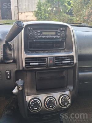 Honda CR-V 2002 Rīga, ar dzinēja tilpumu 2.00 L un nobraukumu 250 tūkst. km par 1200 €, foto 4 vietnē AUTOMOTO.COM.LV