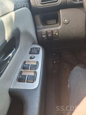 Honda CR-V 2002 Rīga, ar dzinēja tilpumu 2.00 L un nobraukumu 250 tūkst. km par 1200 €, foto 5 vietnē AUTOMOTO.COM.LV