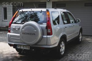 Honda CR-V 2004 Rīga, ar dzinēja tilpumu 2.00 L un nobraukumu 273 tūkst. km par 3900 €, foto 3 vietnē AUTOMOTO.COM.LV