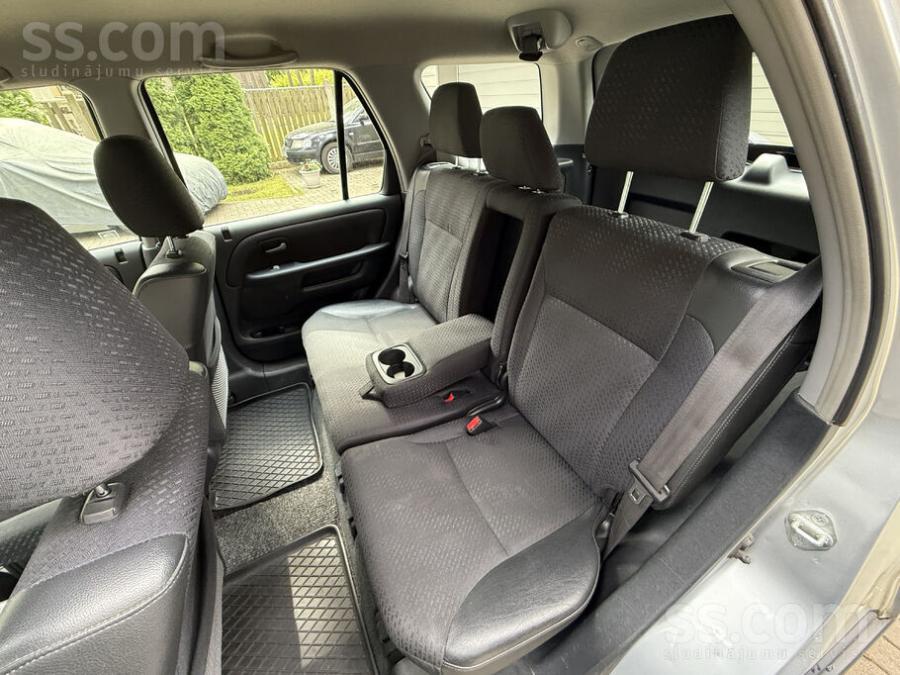Honda CR-V 2004 Rīga, ar dzinēja tilpumu 2.00 L un nobraukumu 273 tūkst. km par 3900 €, foto 12 vietnē AUTOMOTO.COM.LV