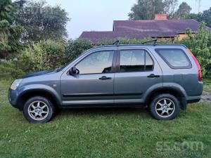 Honda CR-V 2004 in Bauska, with an engine capacity of 2.00 L and mileage of 377 thousand km for 985 €, photo 4 on AUTOMOTO.COM.LV