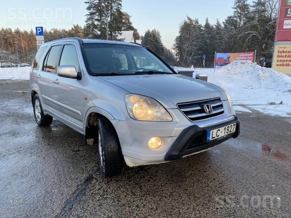 Honda CR-V 2004 in Riga, with an engine capacity of 2.20 L and mileage of 323 thousand km for 2500 €, photo 8 on AUTOMOTO.COM.LV
