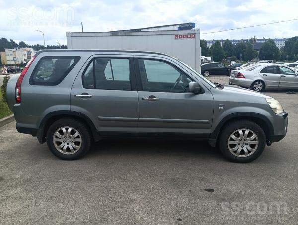 Honda CR-V 2005 Rīga, ar dzinēja tilpumu 2.00 L un nobraukumu 325 tūkst. km par 1750 €, foto 1 vietnē AUTOMOTO.COM.LV