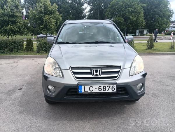 Honda CR-V 2005 Rīga, ar dzinēja tilpumu 2.00 L un nobraukumu 325 tūkst. km par 1750 €, foto 3 vietnē AUTOMOTO.COM.LV