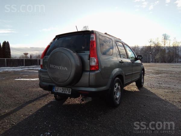 Honda CR-V 2006 in Saldus, with an engine capacity of 2.20 L and mileage of 206 thousand km for 2600 €, photo 3 on AUTOMOTO.COM.LV