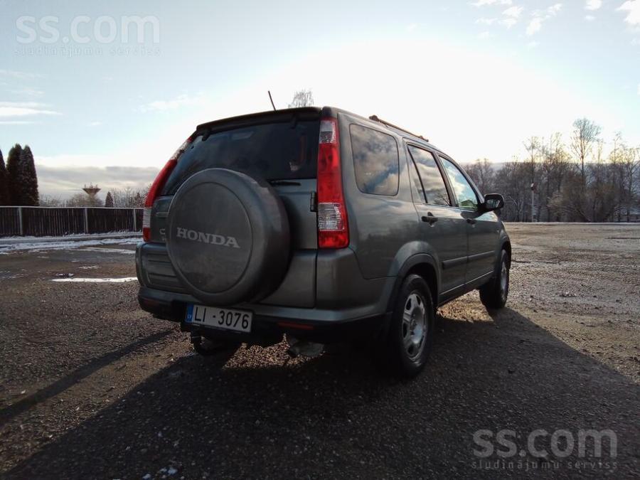 Honda CR-V 2006 in Saldus, with an engine capacity of 2.20 L and mileage of 206 thousand km for 2600 €, photo 3 on AUTOMOTO.COM.LV