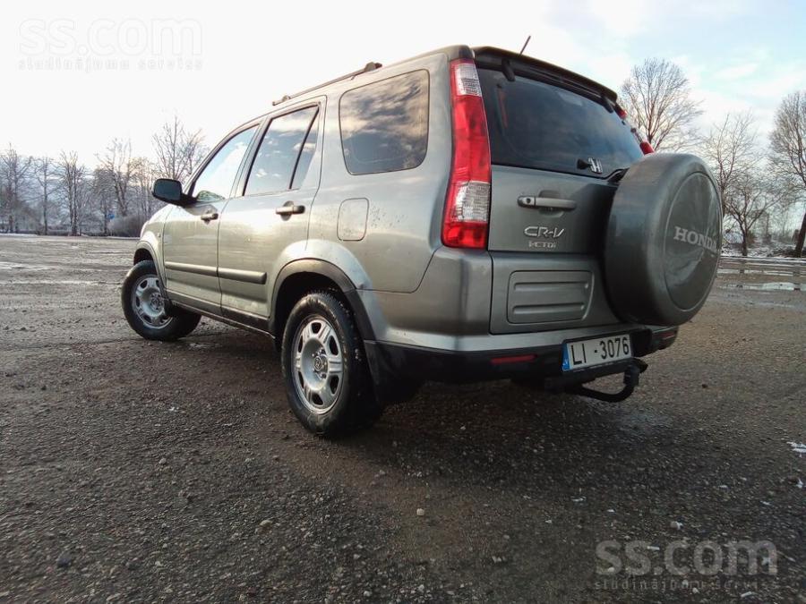 Honda CR-V 2006 in Saldus, with an engine capacity of 2.20 L and mileage of 206 thousand km for 2600 €, photo 4 on AUTOMOTO.COM.LV