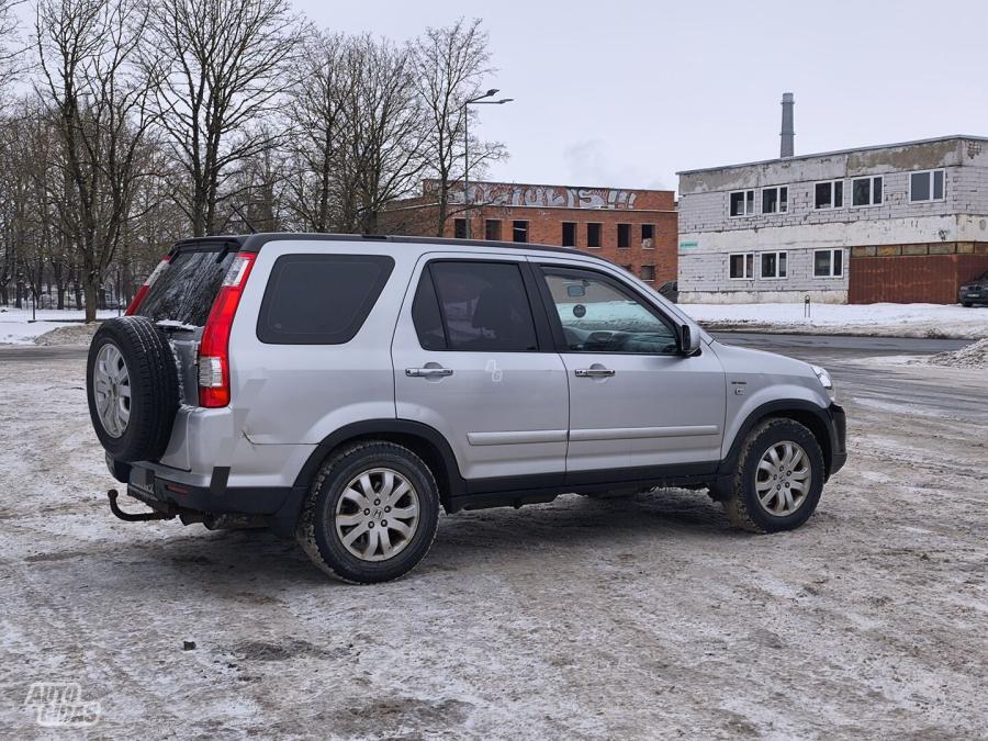 Honda CR-V 2006 in Vilnius, with an engine capacity of 2.20 L and mileage of 300 thousand km for 2300 €, photo 4 on AUTOMOTO.COM.LV