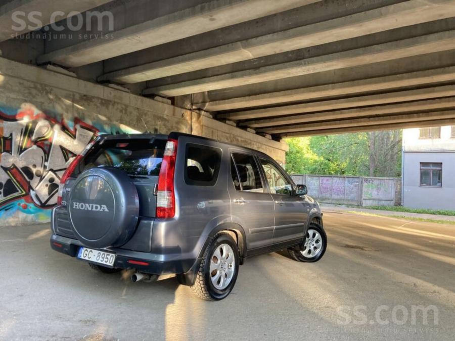 Honda CR-V 2006 in Riga, with an engine capacity of 2.00 L and mileage of 204 thousand km for 2990 €, photo 3 on AUTOMOTO.COM.LV