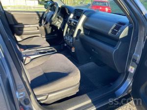 Honda CR-V 2006 in Riga, with an engine capacity of 2.00 L and mileage of 204 thousand km for 2990 €, photo 6 on AUTOMOTO.COM.LV