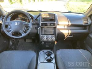 Honda CR-V 2006 in Riga, with an engine capacity of 2.00 L and mileage of 204 thousand km for 2990 €, photo 11 on AUTOMOTO.COM.LV