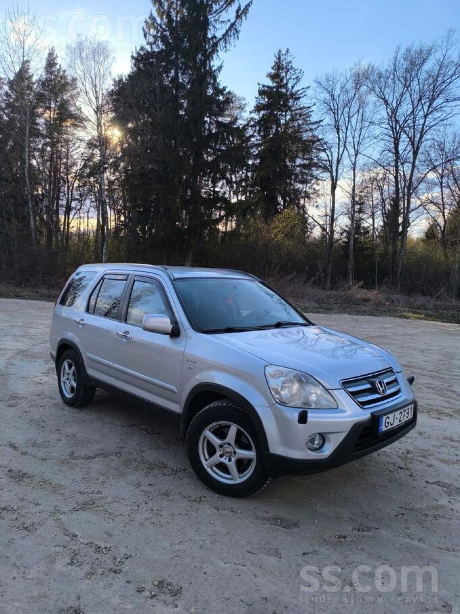 Honda CR-V 2006 in Riga, with an engine capacity of 2.00 L and mileage of 138 thousand km for 3000 €, photo 5 on AUTOMOTO.COM.LV
