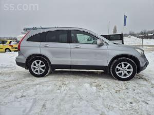 Honda CR-V 2007 in Liepaja, with an engine capacity of 2.20 L and mileage of 292 thousand km for 5300 €, photo 4 on AUTOMOTO.COM.LV