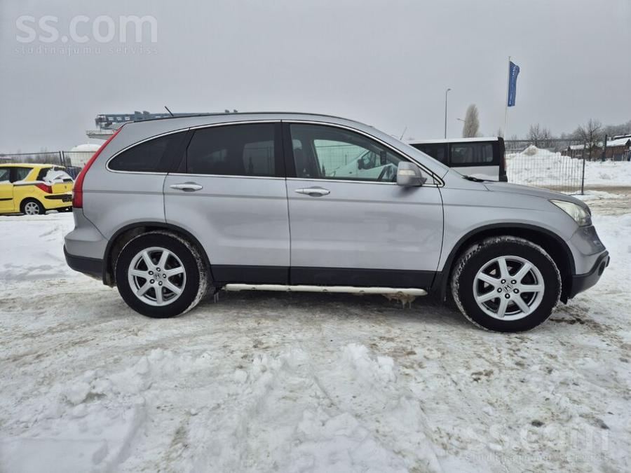 Honda CR-V 2007 in Liepaja, with an engine capacity of 2.20 L and mileage of 292 thousand km for 5300 €, photo 4 on AUTOMOTO.COM.LV