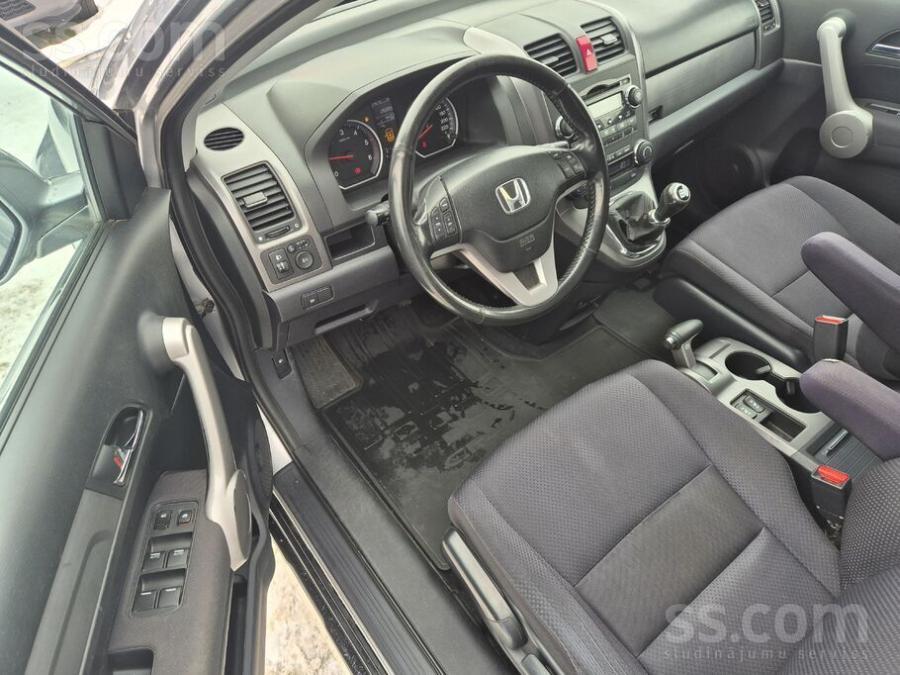 Honda CR-V 2007 in Liepaja, with an engine capacity of 2.20 L and mileage of 292 thousand km for 5300 €, photo 8 on AUTOMOTO.COM.LV