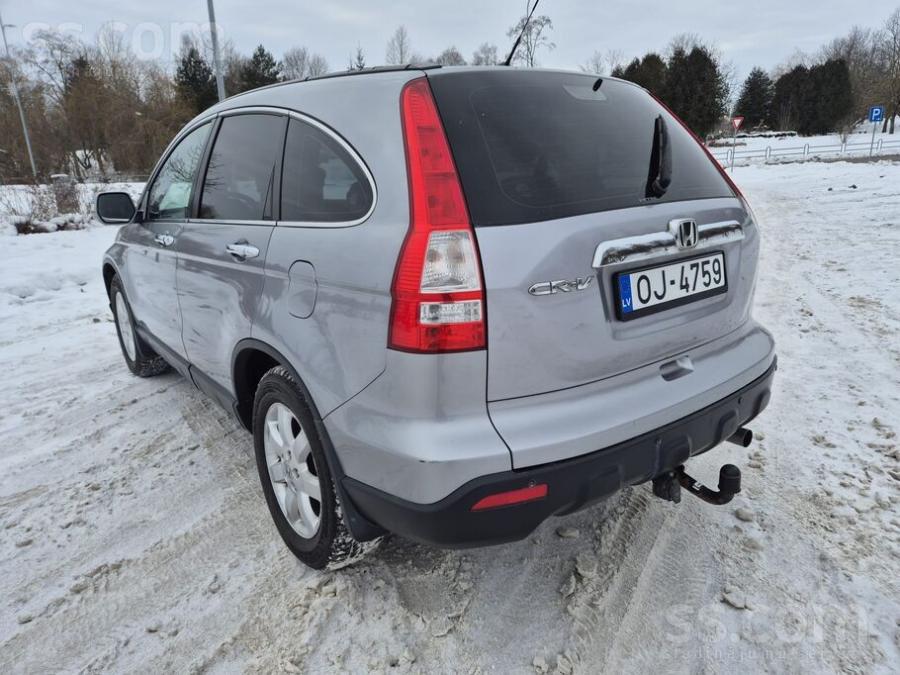 Honda CR-V 2007 in Saldus, with an engine capacity of 2.00 L and mileage of 279 thousand km for 4490 €, photo 3 on AUTOMOTO.COM.LV