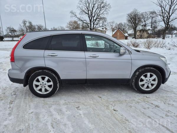Honda CR-V 2007 in Saldus, with an engine capacity of 2.00 L and mileage of 279 thousand km for 4490 €, photo 6 on AUTOMOTO.COM.LV