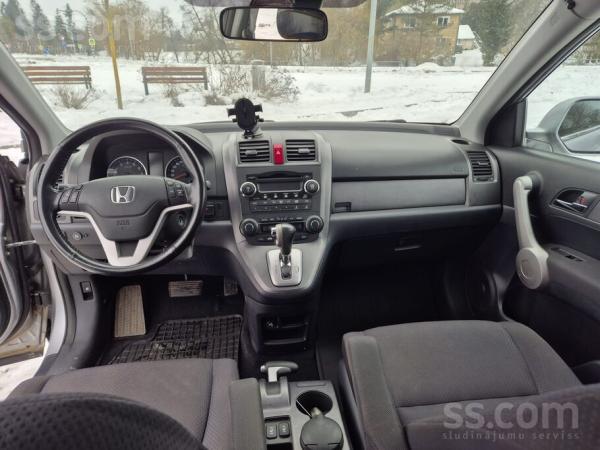 Honda CR-V 2007 in Saldus, with an engine capacity of 2.00 L and mileage of 279 thousand km for 4490 €, photo 9 on AUTOMOTO.COM.LV