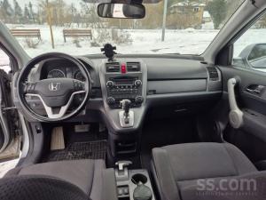 Honda CR-V 2007 in Saldus, with an engine capacity of 2.00 L and mileage of 279 thousand km for 4490 €, photo 9 on AUTOMOTO.COM.LV