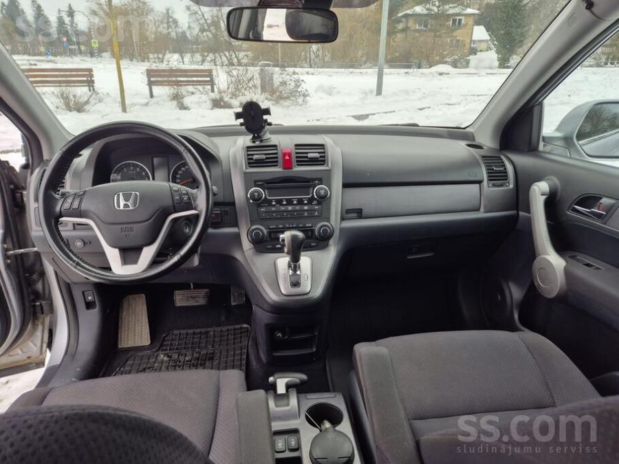 Honda CR-V 2007 in Saldus, with an engine capacity of 2.00 L and mileage of 279 thousand km for 4490 €, photo 9 on AUTOMOTO.COM.LV