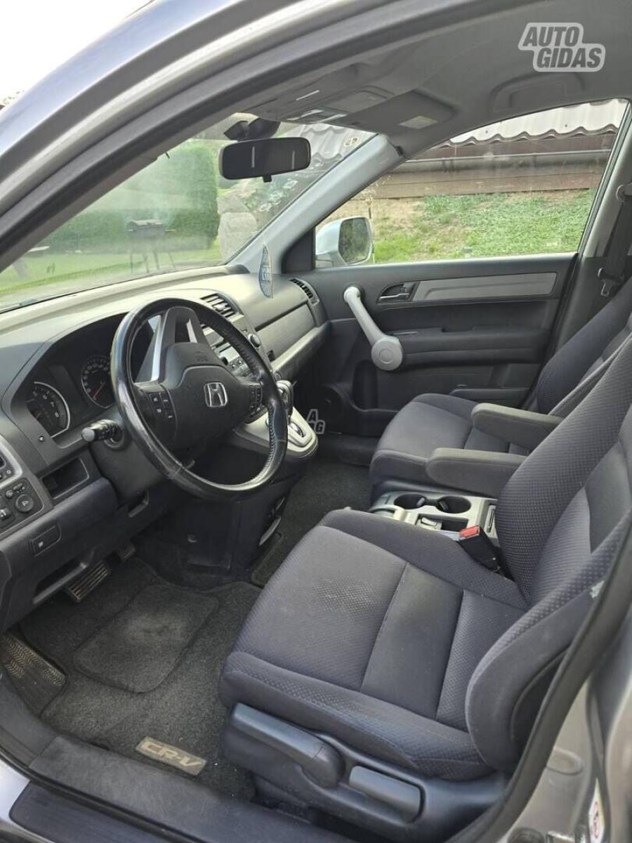 Honda CR-V 2007 in Lazdijai, with an engine capacity of 2.00 L and mileage of 230 thousand km for 3850 €, photo 6 on AUTOMOTO.COM.LV