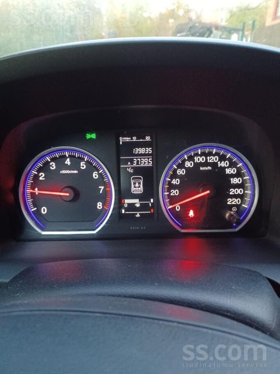 Honda CR-V 2007 in Riga, with an engine capacity of 2.00 L and mileage of 140 thousand km for 5300 €, photo 4 on AUTOMOTO.COM.LV