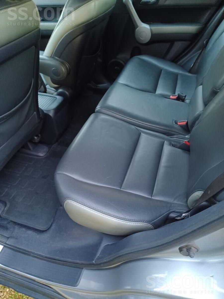 Honda CR-V 2007 in Riga, with an engine capacity of 2.00 L and mileage of 140 thousand km for 5300 €, photo 7 on AUTOMOTO.COM.LV