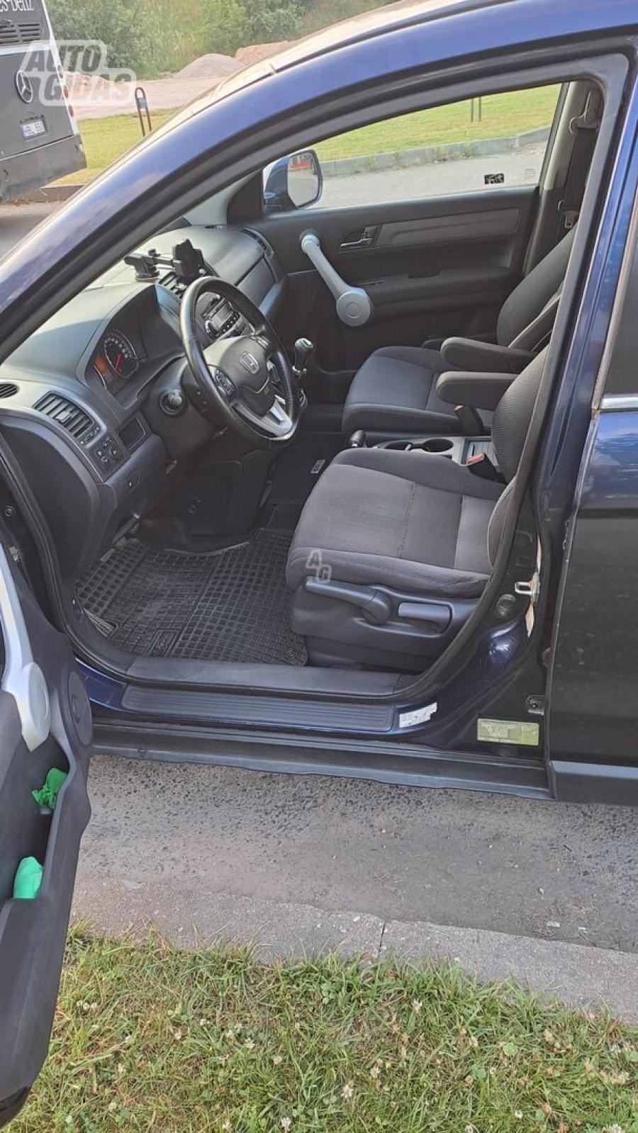 Honda CR-V 2007 in Vilnius, with an engine capacity of 2.20 L and mileage of 333 thousand km for 3100 €, photo 6 on AUTOMOTO.COM.LV