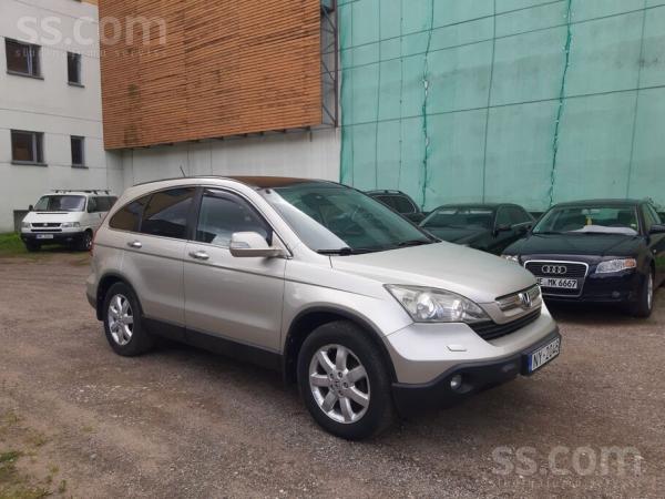 Honda CR-V 2007 in Daugavpils, with an engine capacity of 2.20 L and mileage of 0 thousand km for 5150 €, photo 4 on AUTOMOTO.COM.LV