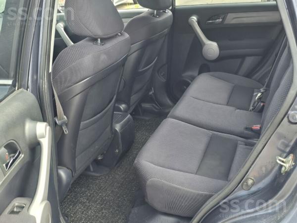 Honda CR-V 2007 in Riga, with an engine capacity of 2.00 L and mileage of 247 thousand km for 4950 €, photo 8 on AUTOMOTO.COM.LV
