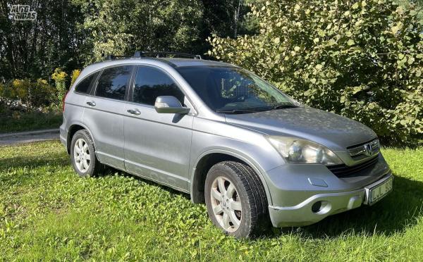 Honda CR-V 2007 in Vilnius, with an engine capacity of 2.20 L and mileage of 301 thousand km for 3500 €, photo 1 on AUTOMOTO.COM.LV