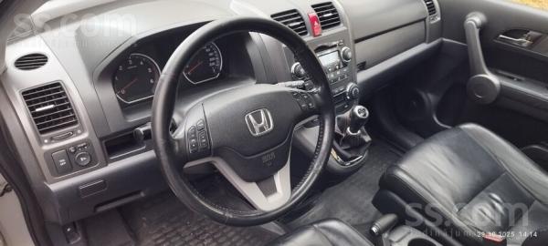 Honda CR-V 2008 Rīga, ar dzinēja tilpumu 2.20 L un nobraukumu 295 tūkst. km par 4000 €, foto 5 vietnē AUTOMOTO.COM.LV