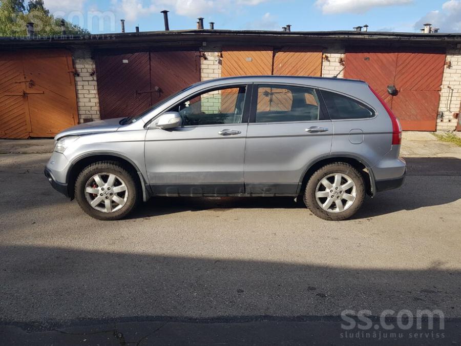 Honda CR-V 2008 in Riga, with an engine capacity of 2.00 L and mileage of 432 thousand km for 2800 €, photo 1 on AUTOMOTO.COM.LV