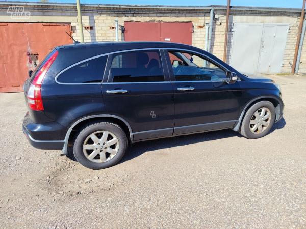 Honda CR-V 2008 in Utena, with an engine capacity of 2.20 L and mileage of 304 thousand km for 2950 €, photo 6 on AUTOMOTO.COM.LV