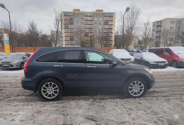 Honda CR-V 2009 in Kaunas, with an engine capacity of 2.20 L and mileage of 178 thousand km for 1999 €, photo 1 on AUTOMOTO.COM.LV