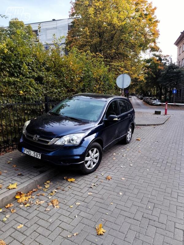 Honda CR-V 2010 in Vilnius on AUTOMOTO.COM.LV Honda CR-V 2010 in Vilnius, with an engine capacity of 2.40 L and mileage of 220 thousand km for 3500 €, photo 6 on AUTOMOTO.COM.LV