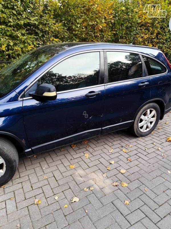 Honda CR-V 2010 in Vilnius on AUTOMOTO.COM.LV Honda CR-V 2010 in Vilnius, with an engine capacity of 2.40 L and mileage of 220 thousand km for 3500 €, photo 7 on AUTOMOTO.COM.LV