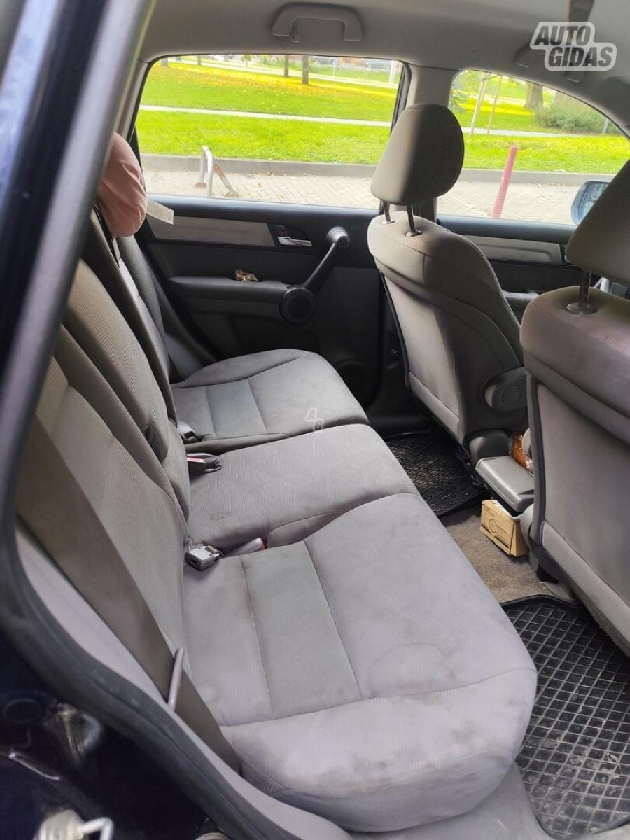 Honda CR-V 2010 in Vilnius, with an engine capacity of 2.40 L and mileage of 220 thousand km for 3500 €, photo 9 on AUTOMOTO.COM.LV