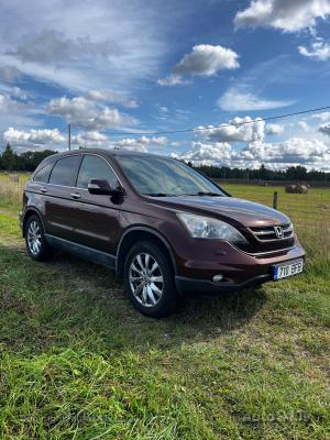Honda CR-V 2011 in Tallinn, with an engine capacity of 2.00 L and mileage of 297 thousand km for 6900 €, photo 3 on AUTOMOTO.COM.LV