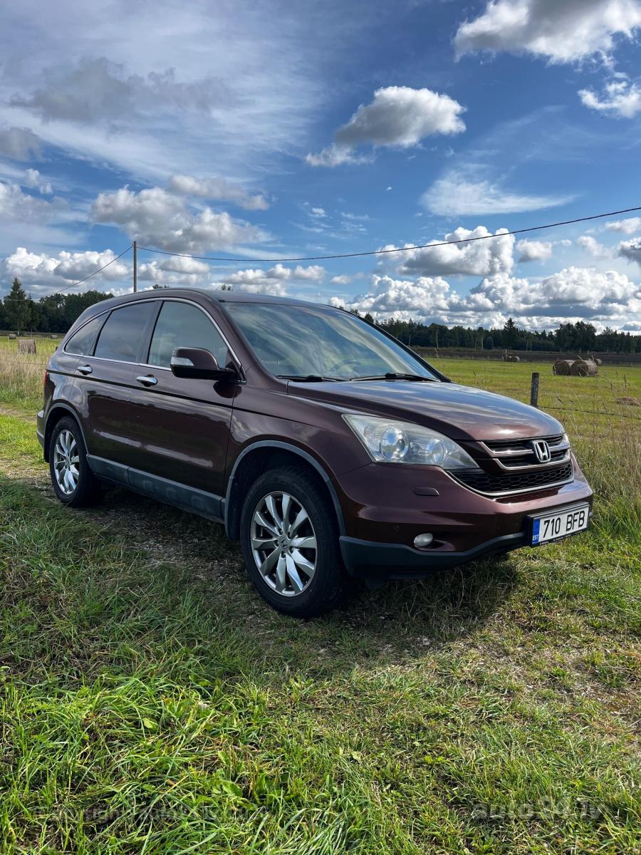 Honda CR-V 2011 in Tallinn, with an engine capacity of 2.00 L and mileage of 297 thousand km for 6900 €, photo 3 on AUTOMOTO.COM.LV