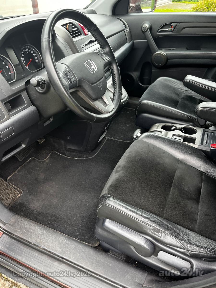 Honda CR-V 2011 in Tallinn, with an engine capacity of 2.00 L and mileage of 297 thousand km for 6900 €, photo 6 on AUTOMOTO.COM.LV