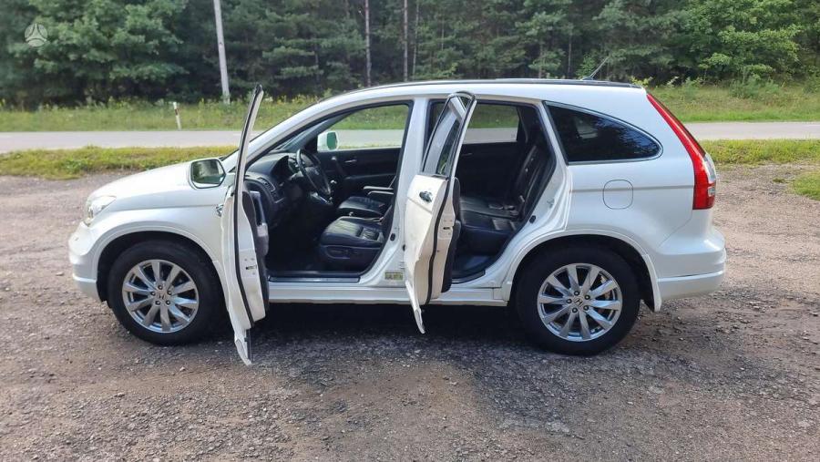 Honda CR-V 2011 in Vilnius, with an engine capacity of 2.20 L and mileage of 248 thousand km for 7999 €, photo 8 on AUTOMOTO.COM.LV