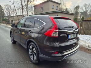Honda CR-V 2015 in Tallinn, with an engine capacity of 2.00 L and mileage of 120 thousand km for 15999 €, photo 5 on AUTOMOTO.COM.LV