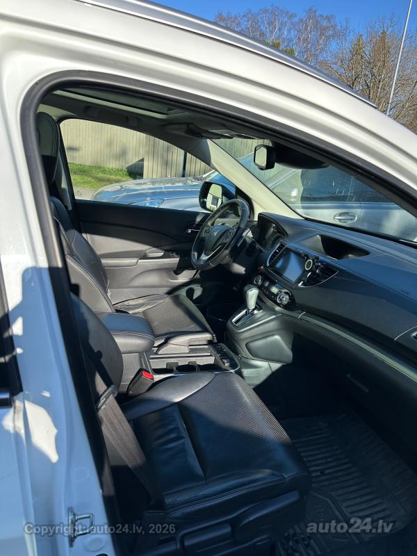 Honda CR-V 2016 in Tallinn, with an engine capacity of 2.00 L and mileage of 200 thousand km for 13999 €, photo 3 on AUTOMOTO.COM.LV